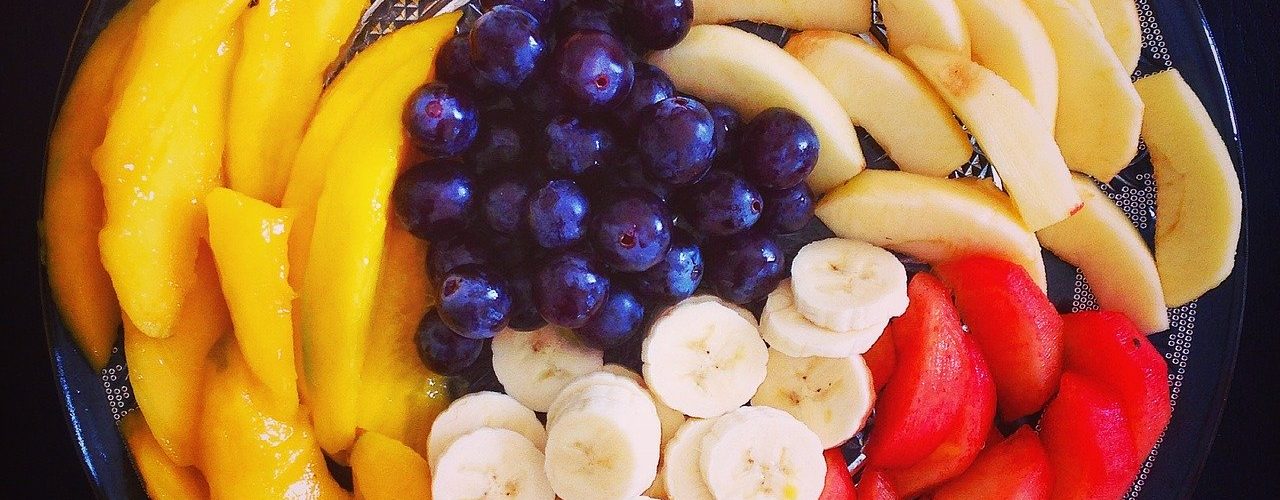 Healthy Mixed fruit chaat recipe with seasonal fruits